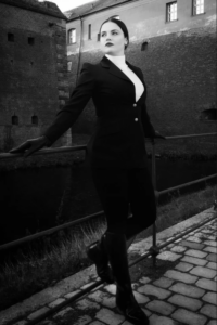 Domina Mistress Deva aus Berlin – holistic bdsm – Klinikum