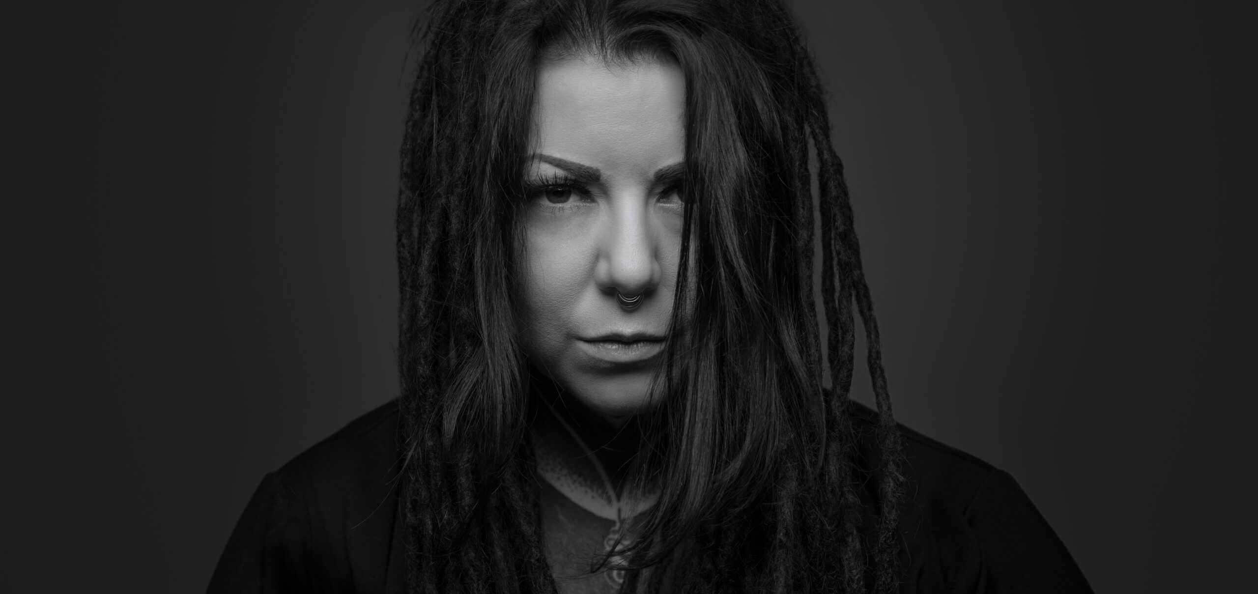 Kali Dreadful im Interview mit Lady Sas – Domina und Latex-Herrin