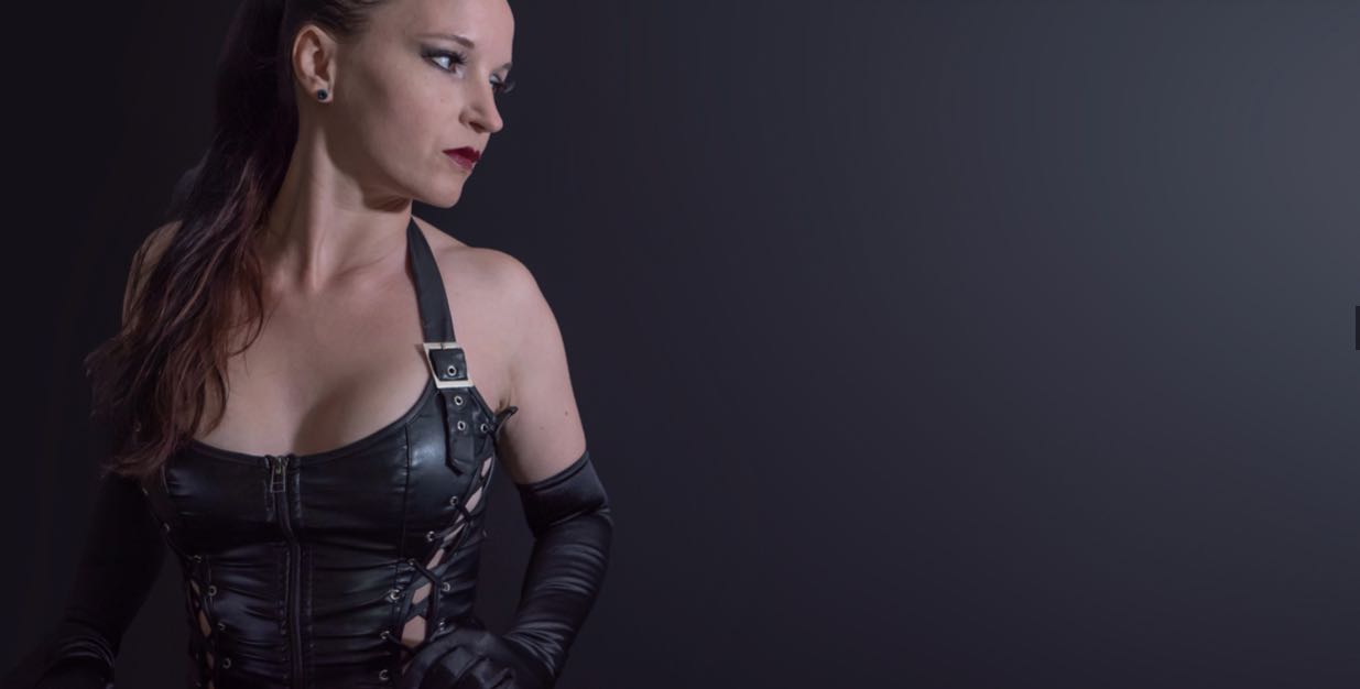 Domina Lady Maat, klassische Herrin aus Zürich, im Interview