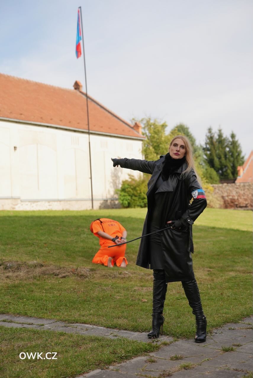 Domina Sreni, Milano, Italia - strict italian Top Mistress